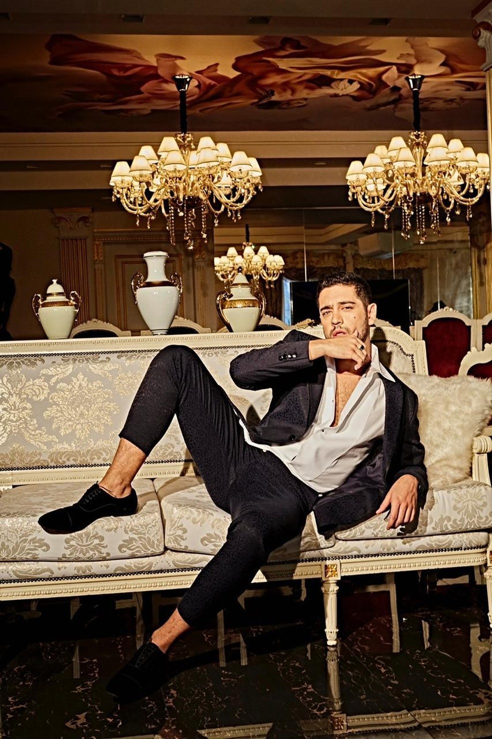 Miguel Rômulo posa para ensaio e diz: 'Tento não me prender a padrão de ...