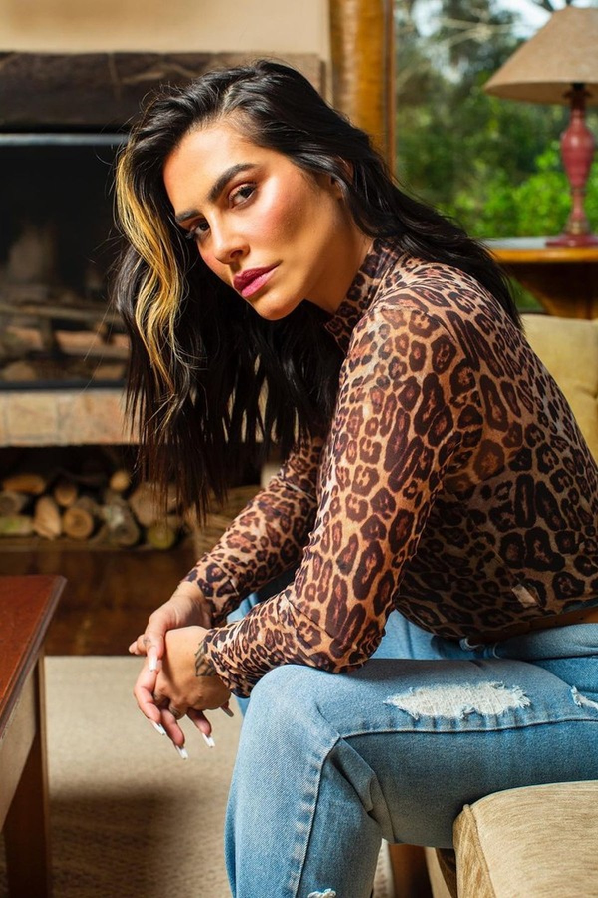 Cleo posa poderosa de animal print: 'Minha religião', diz