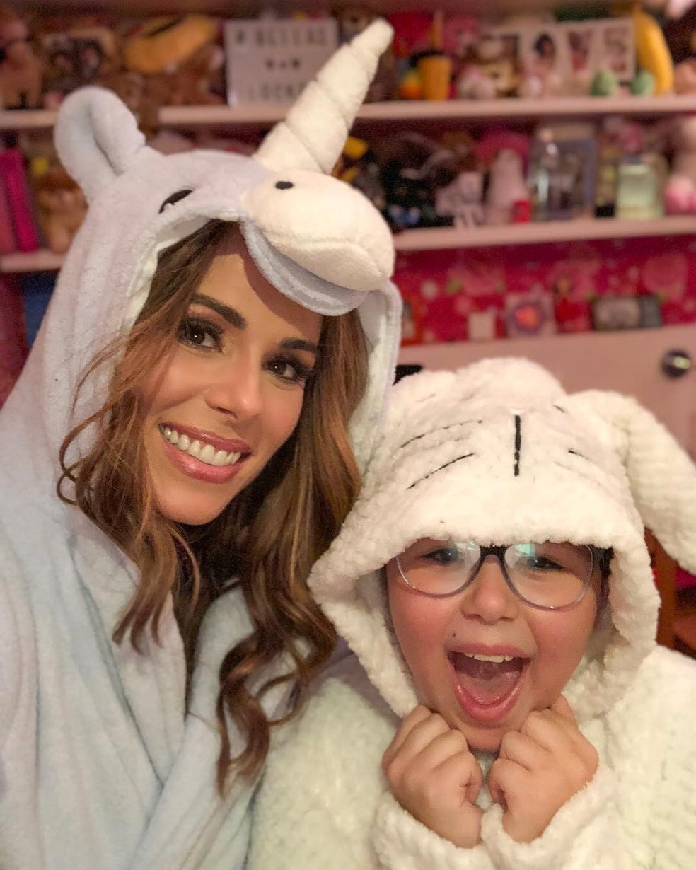 Ana Furtado e filha vestem pijamas divertidos: 'Para alegrar seu dia'