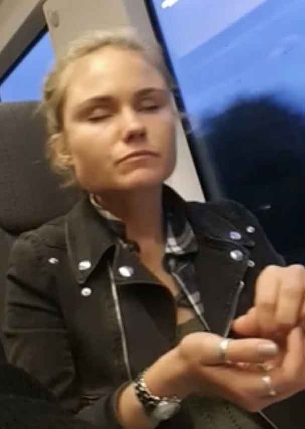 Personal trainer sofre de narcolepsia, dorme 16 vezes ao dia e revela ...