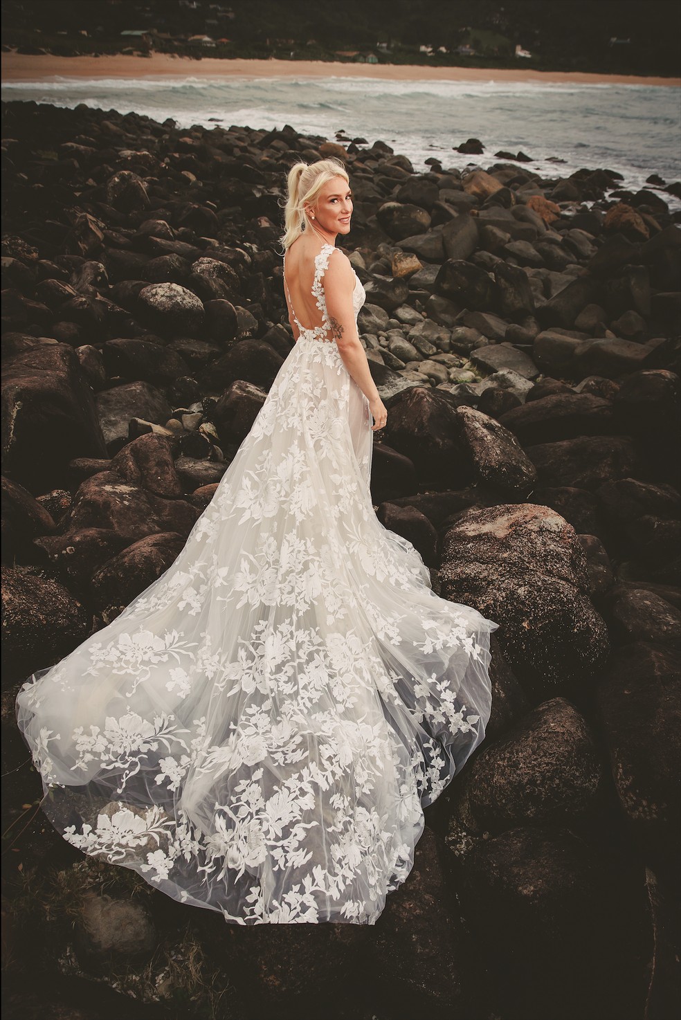 Por dentro do casamento na praia dos surfistas Tatiana Weston-Webb e ...