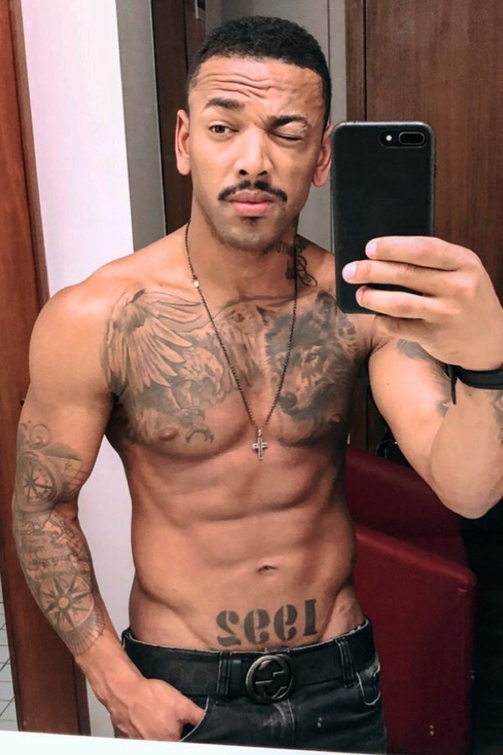 Nego do Borel posa no espelho e afirma: 'Um dos melhores cantores do ...