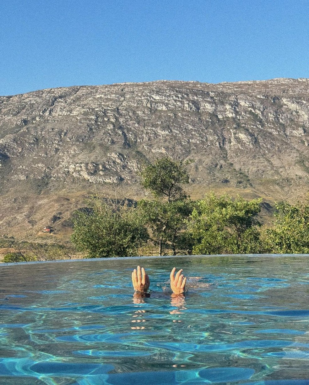 Bruna Linzmeyer aposta em look sustentável e arranca elogios