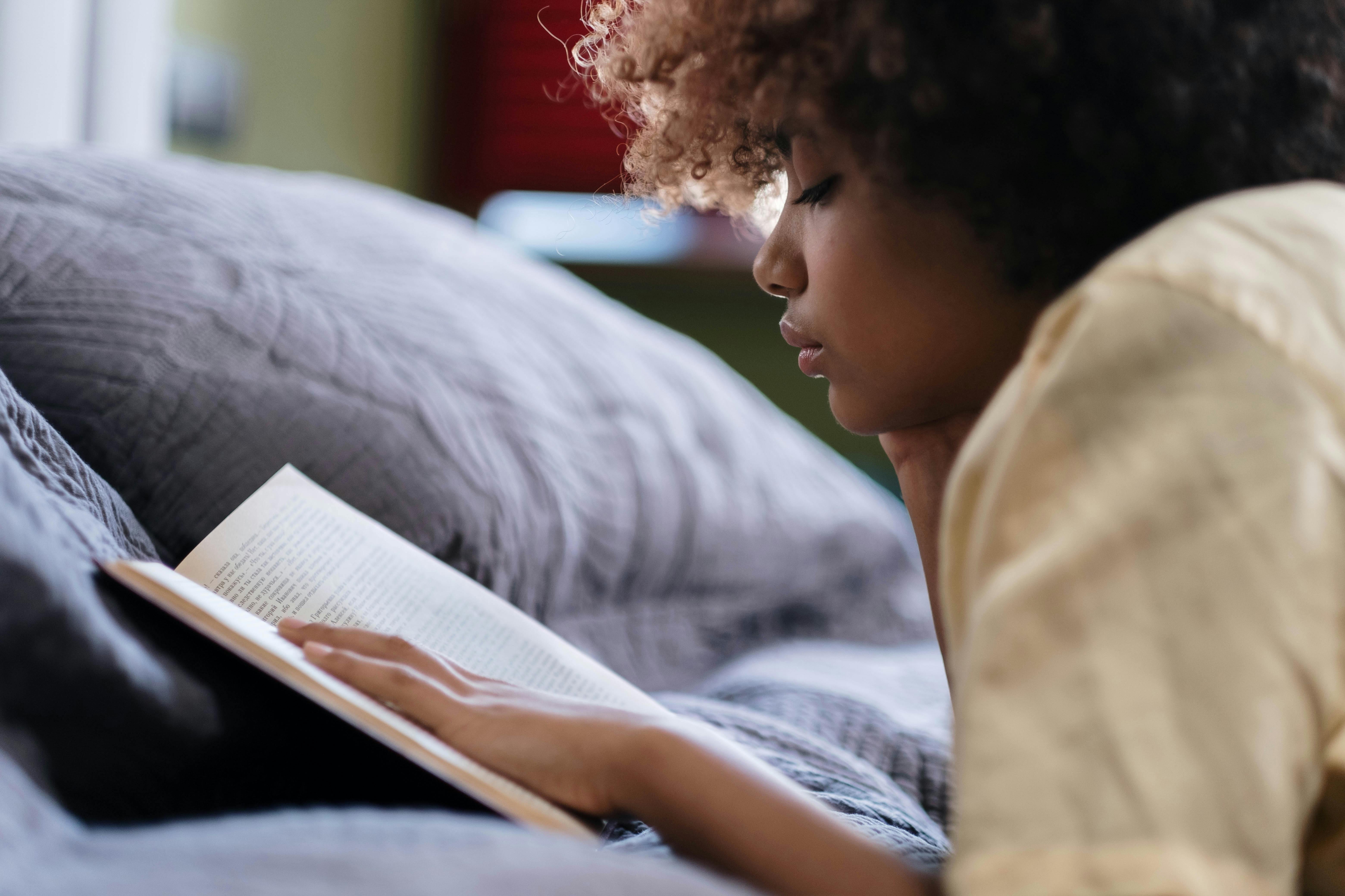 Dia do Leitor: por que as mulheres leem mais que os homens?