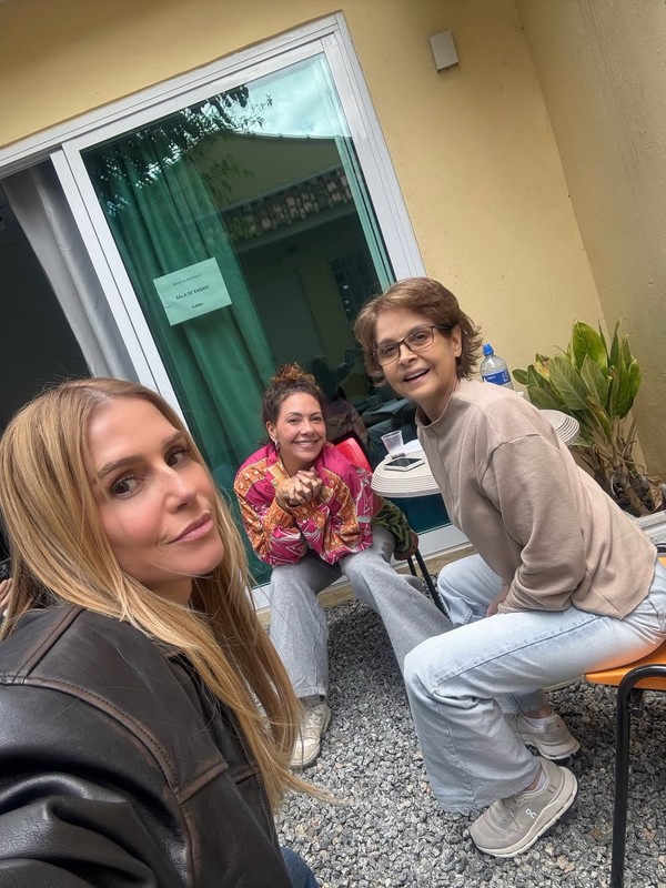 Deborah Secco celebra fim das gravações de 'Bruna Surfistinha 2 ...