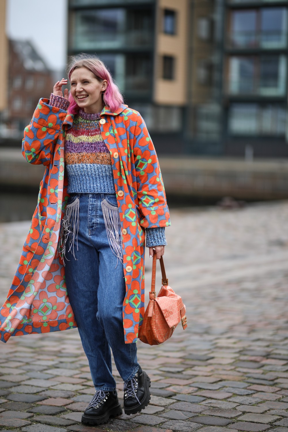 Anos 60: relembre as roupas e as mulheres mais icônicas da década