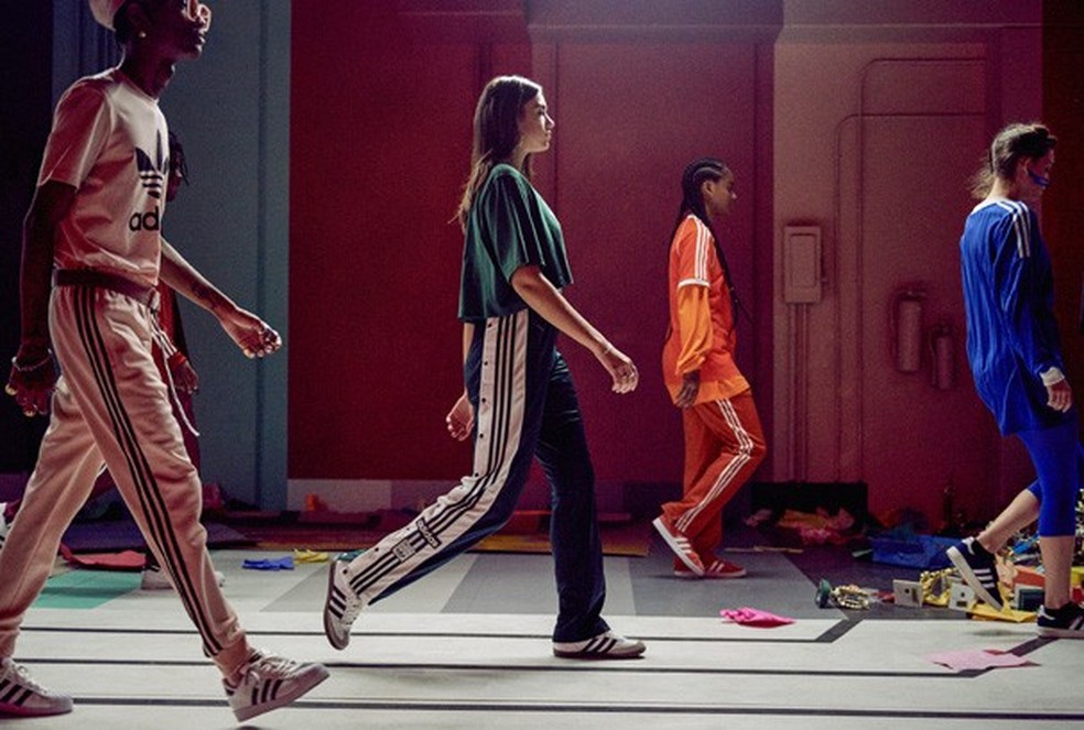 Dua Lipa é uma das estrelas do novo fashion film da Adidas