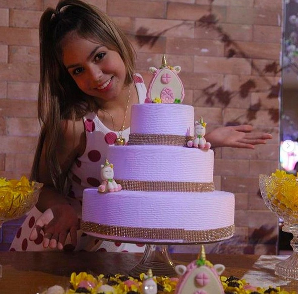 Mc Melody retorna ao Instagram e comemora 12 anos