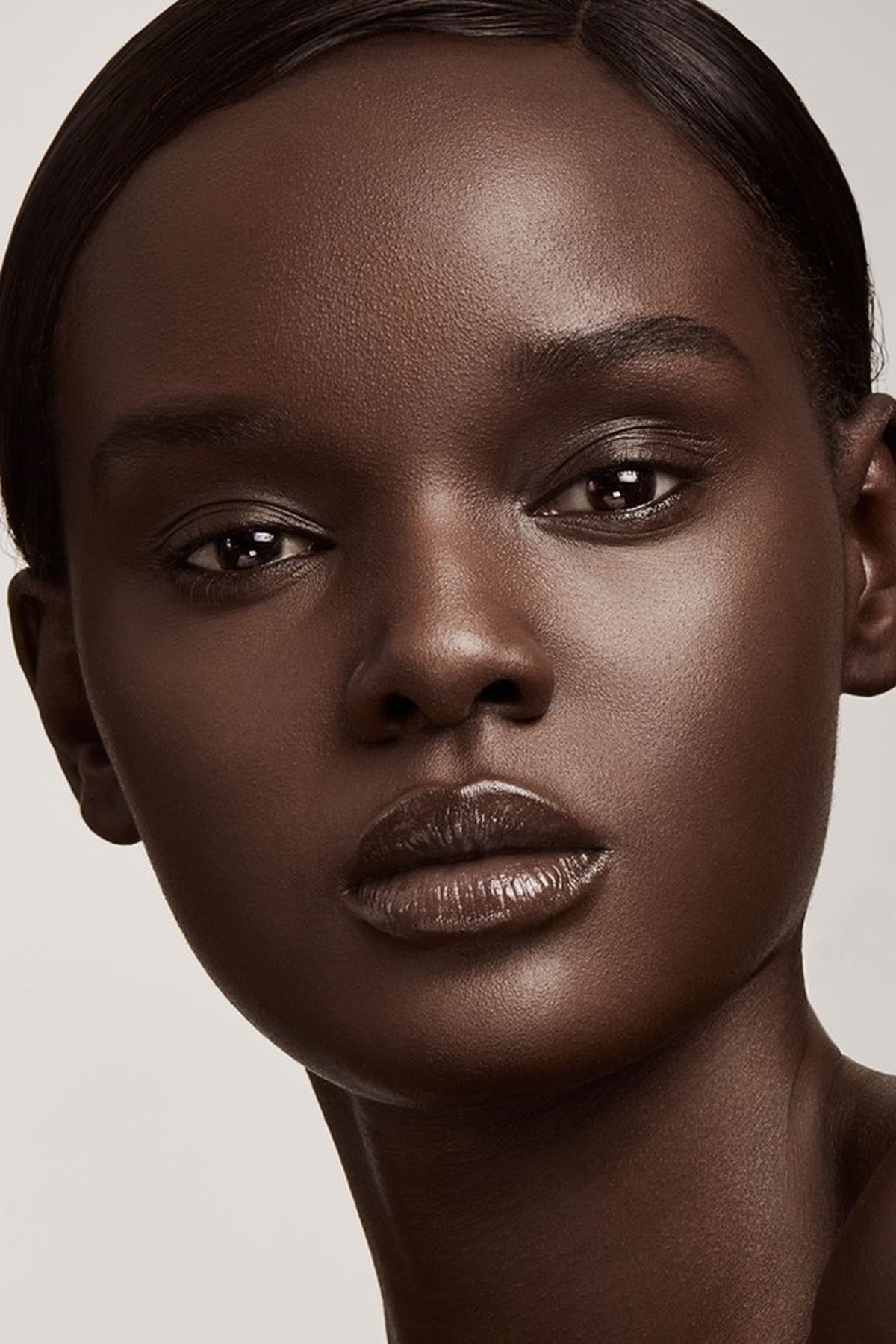 As melhores bases, corretivos e iluminadores para pele negra