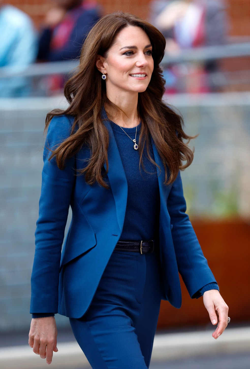 Kate Middleton surge deslumbrante com maquiagem natural em compromisso real