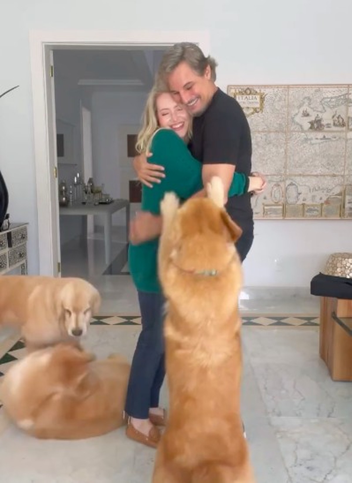 Edson Celulari aparece em vídeo romântico com a mulher