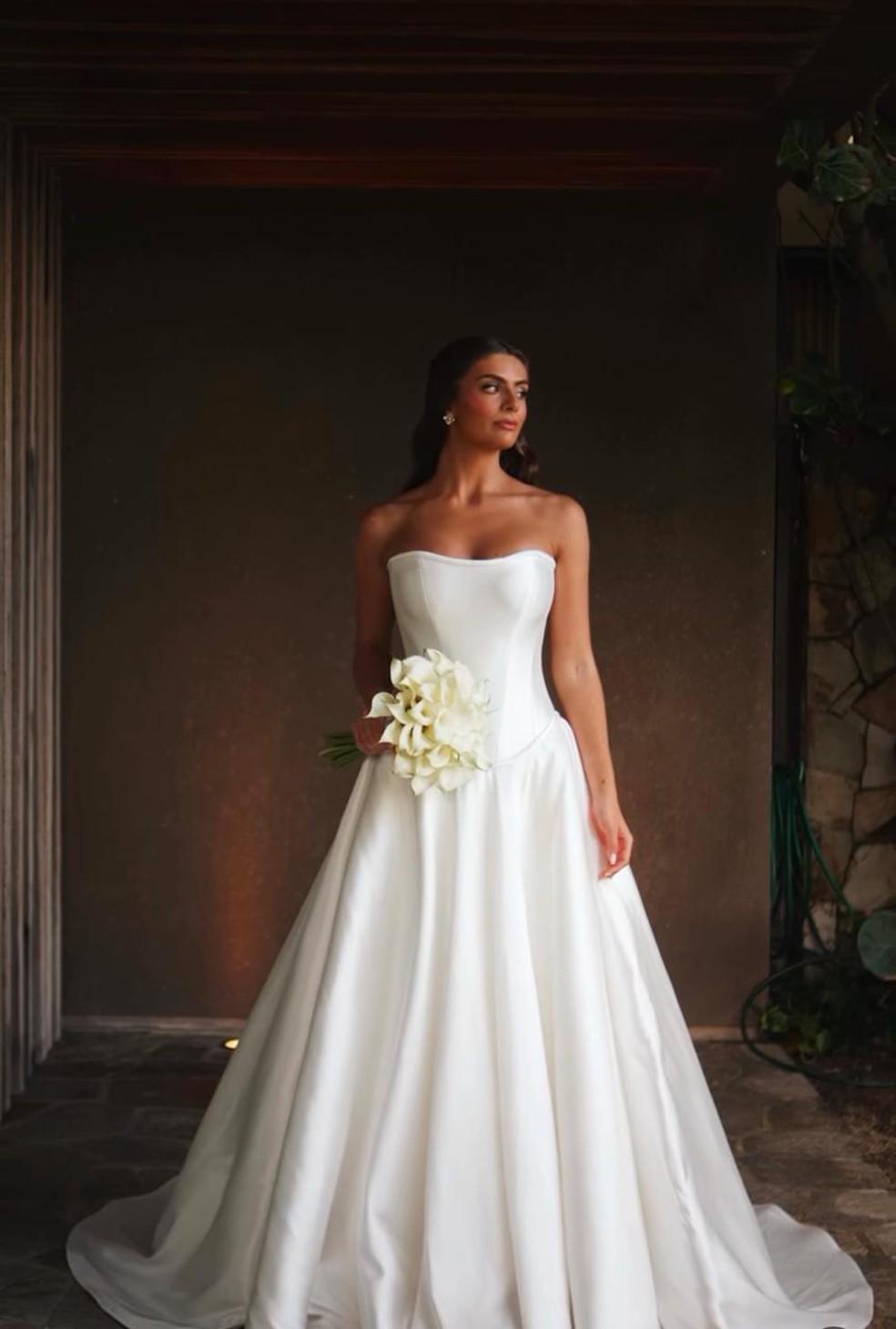 Um zoom no vestido de noiva de Luma César, filha de Elaine Mickely e ...