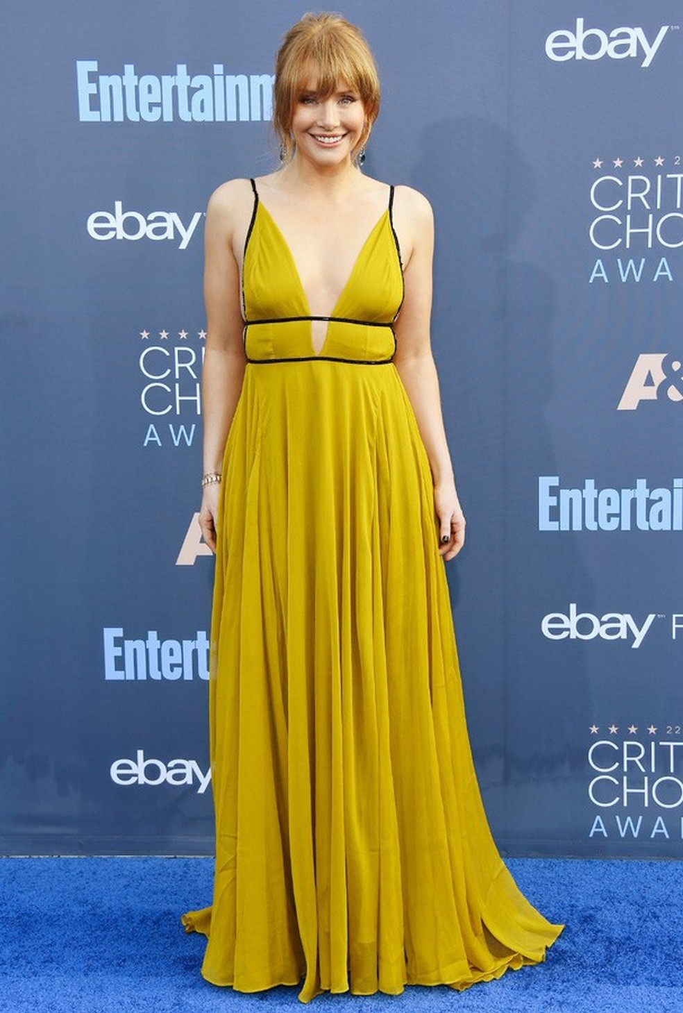 Bryce Dallas Howard usa look de fast fashion em premiação