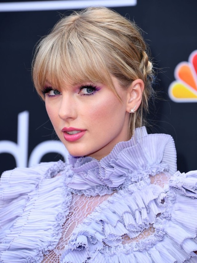Taylor Swift: a evolução da cantora em 35 belezas icônicas