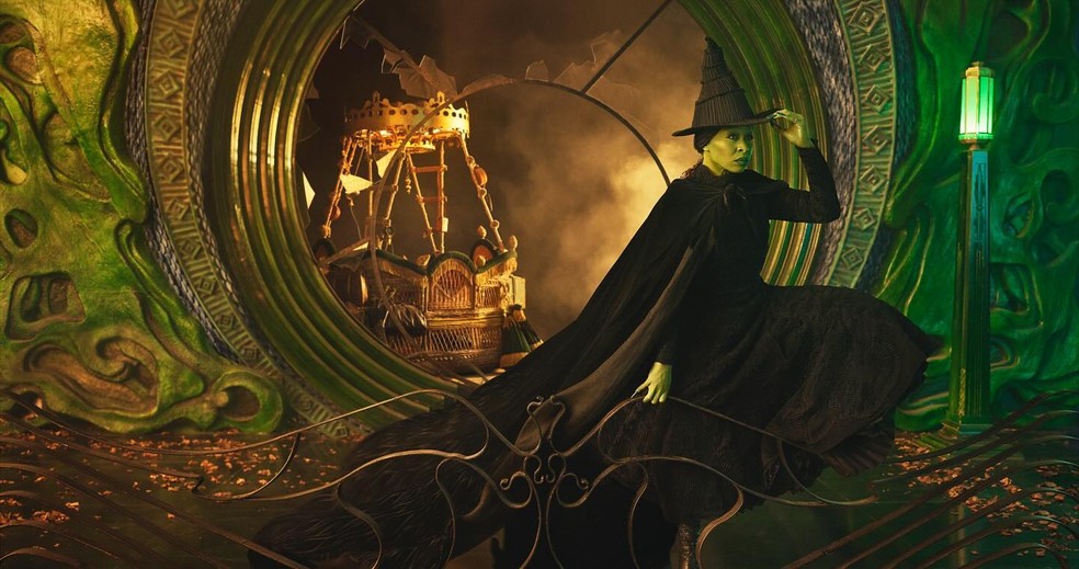 Ariana Grande revela fotos dos bastidores de Wicked e se emociona com ...