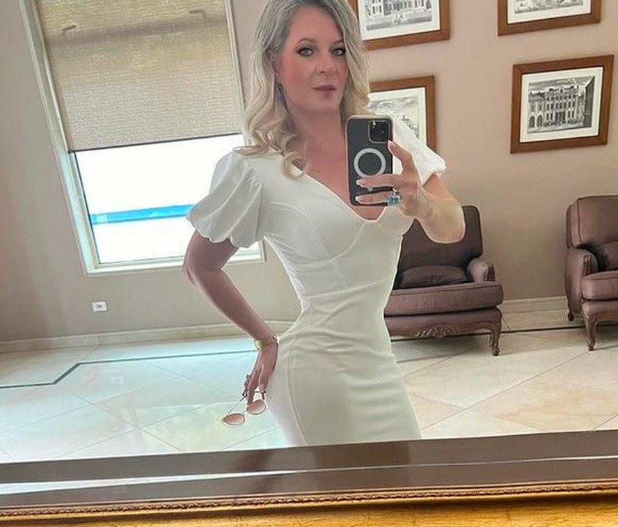 Após ser acusada de usar edição em foto, Joice Hasselmann rebate ...