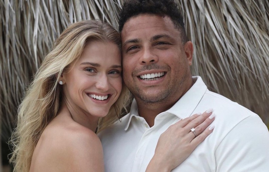 Ronaldo pede Celina Locks em casamento: 'Te amo pra sempre'