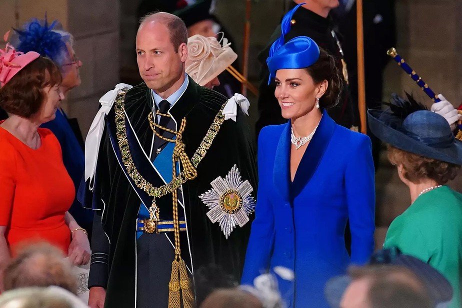 Kate Middleton usa look azul e colar cheio de significado na cerimônia ...