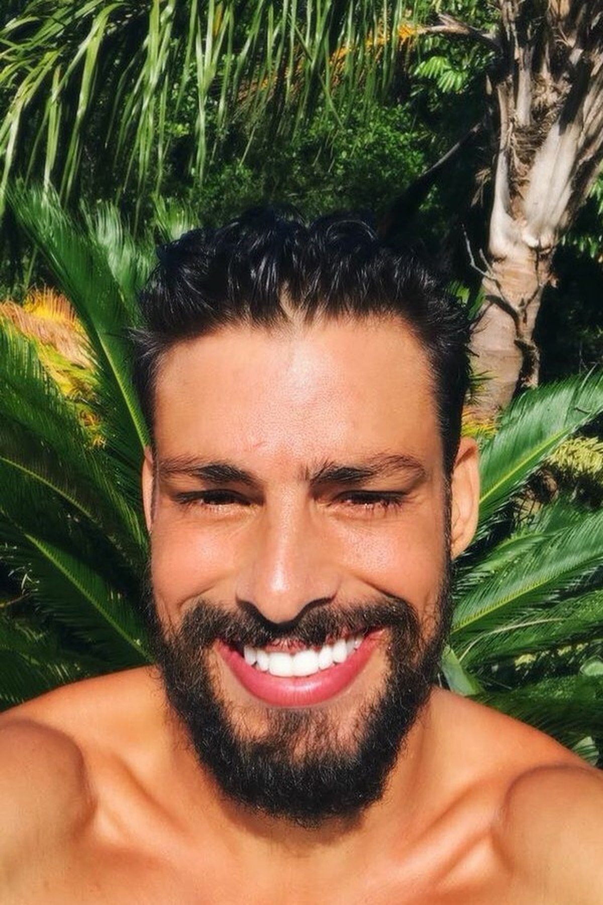 Cauã Reymond posta foto sorrindo e recebe recado de Claudia Raia ...