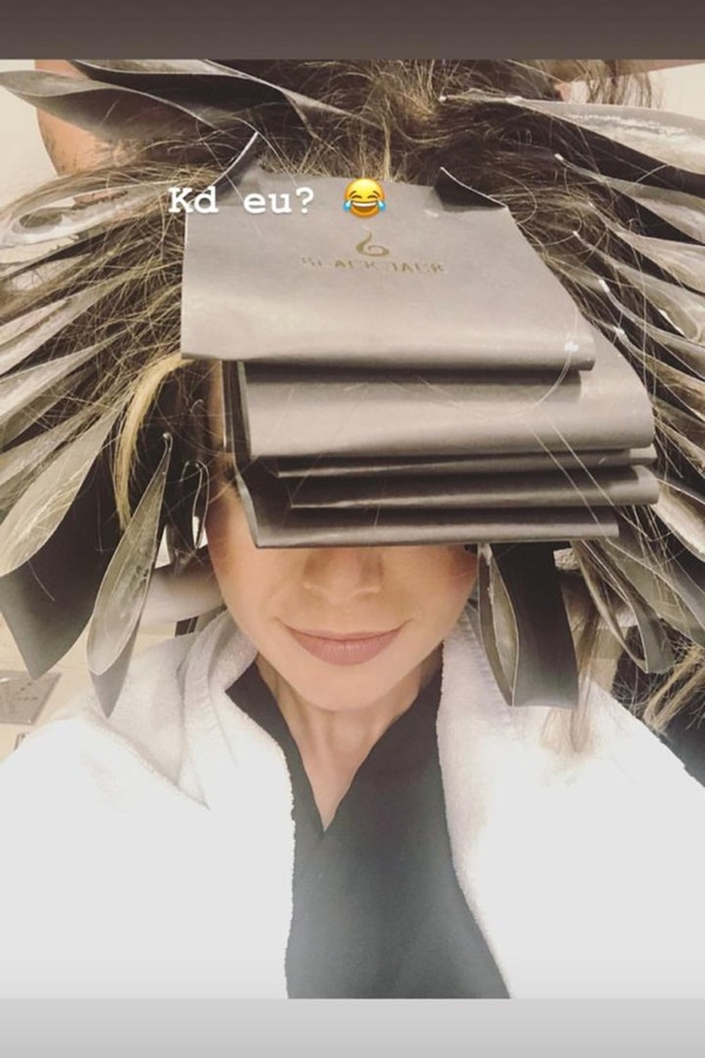 Sandy aparece descabelada e brinca: 'Cadê eu?'