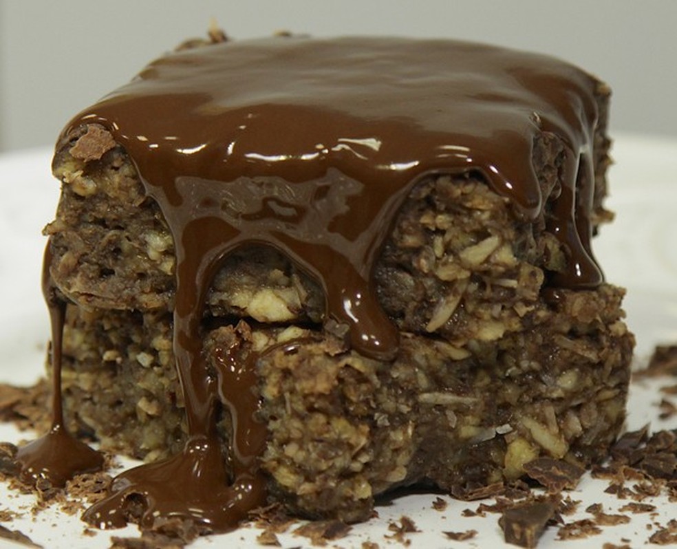 Bombocado fit de coco com chocolate é aposta mais leve para a Páscoa