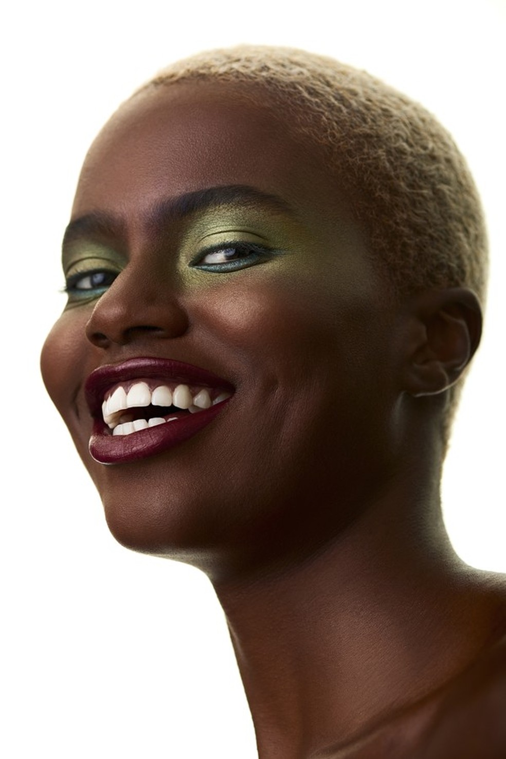 4 ideias de make metalizado para pele negra