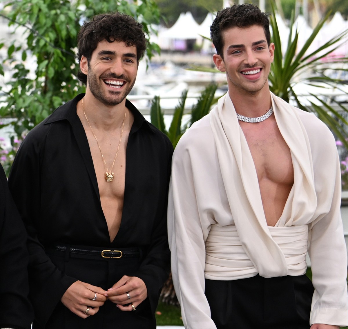 Festival de Cannes 2023: atores mostram sintonia com looks de decote aberto