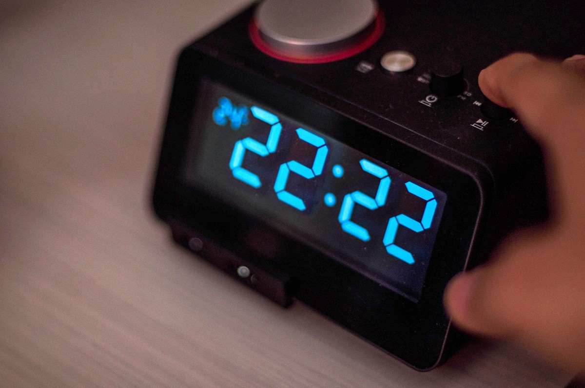 O que significa 22:22? Descubra a mensagem oculta no relógio, de acordo ...