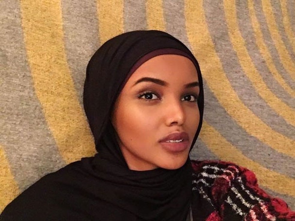 Adolescente que usa hijab vira modelo e é contratada pela mesma agência ...