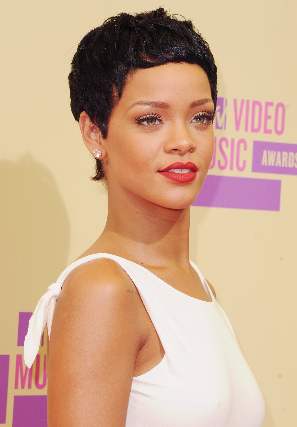 VMA: 24 maquiagens icônicas que passaram pela premiação