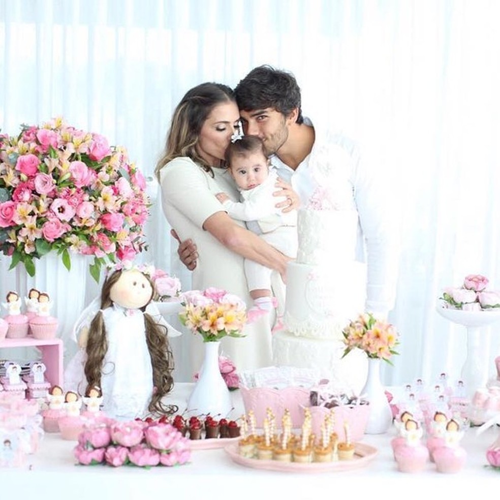 Deborah Secco e Maria Flor em série de selfies apaixonantes. Veja!