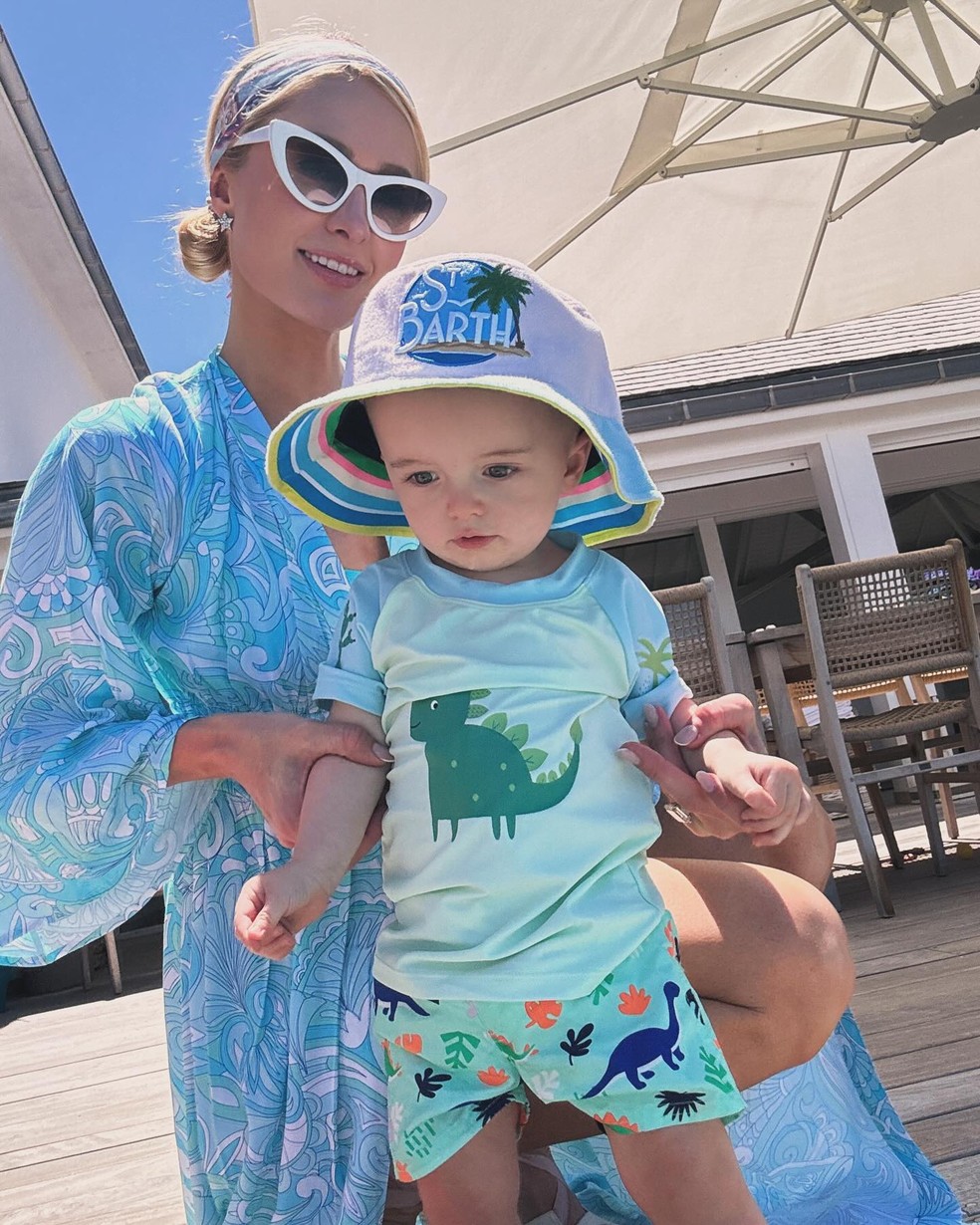 Paris Hilton abre álbum de fotos com filho no Caribe: 'A vida é linda'