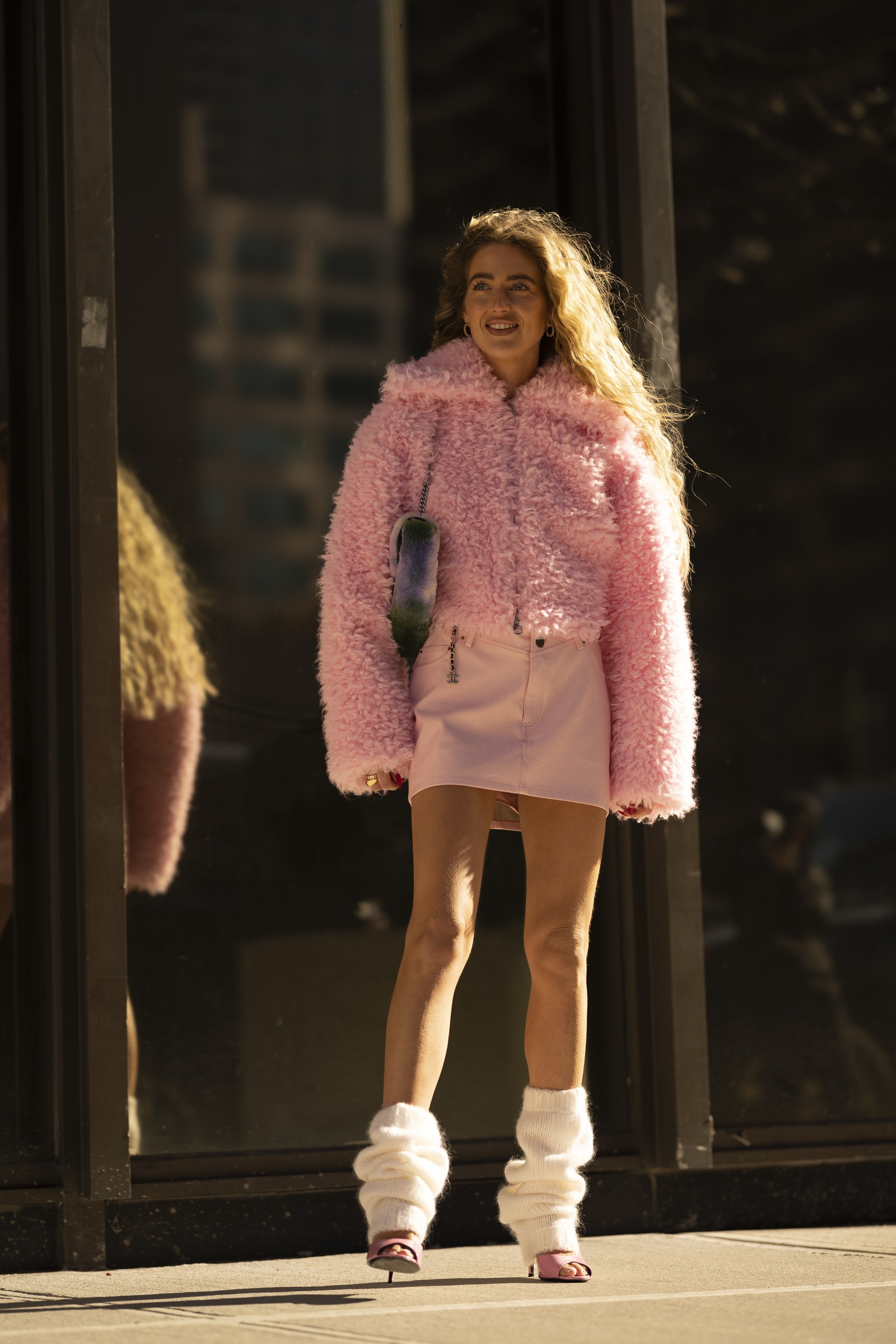 Segundo o street style do NYFW, o rosa continua sendo sim a cor mais ...