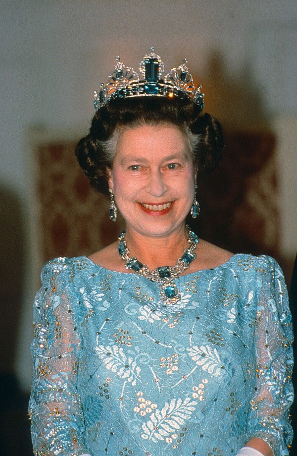 As tiaras luxuosas da família real em cliques raros