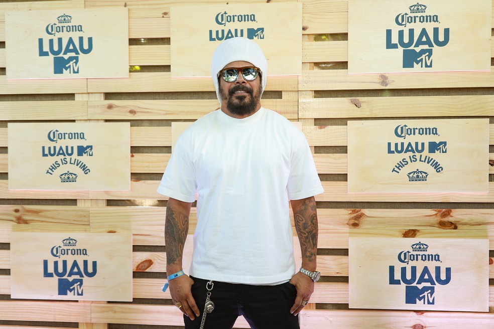 Por dentro da pré-estreia do Corona Luau MTV com L7nnon e Marcelo Falcão