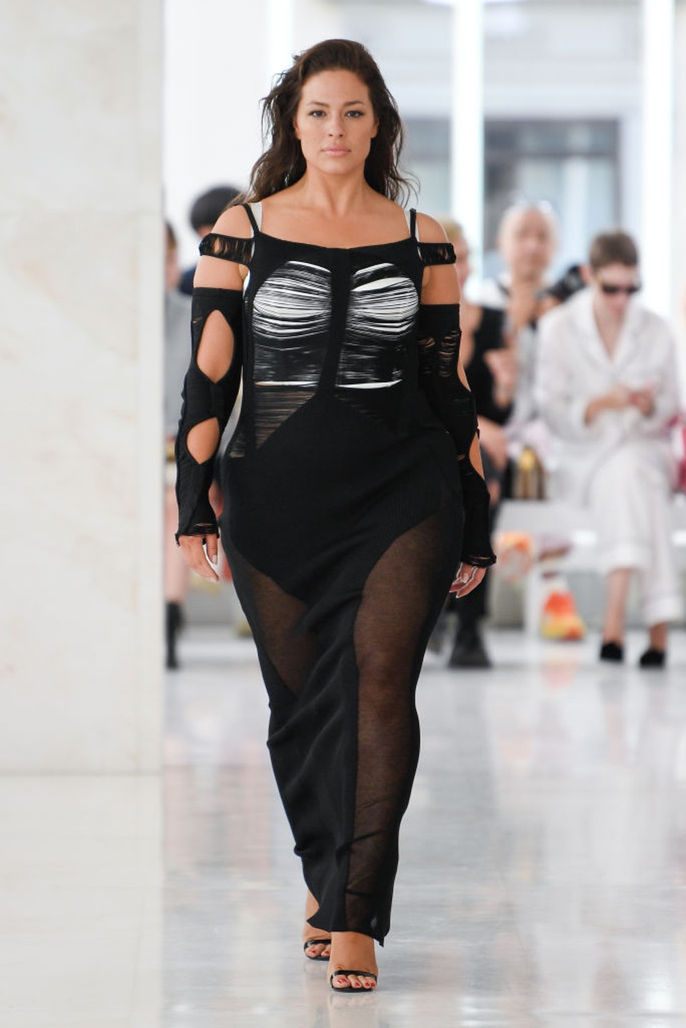 Brasileira Karoline Vitto leva diversidade para a semana de moda de Milão