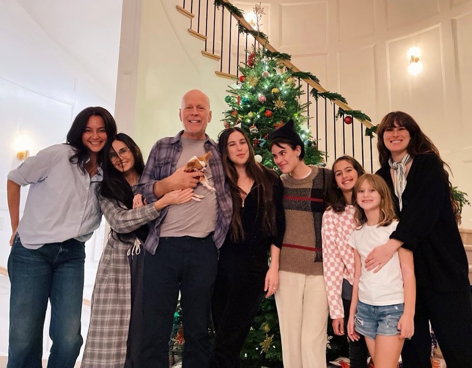 Bruce Willis reúne Demi Moore, as filhas e a atual esposa em cliques: "Família" | Celebridades ...