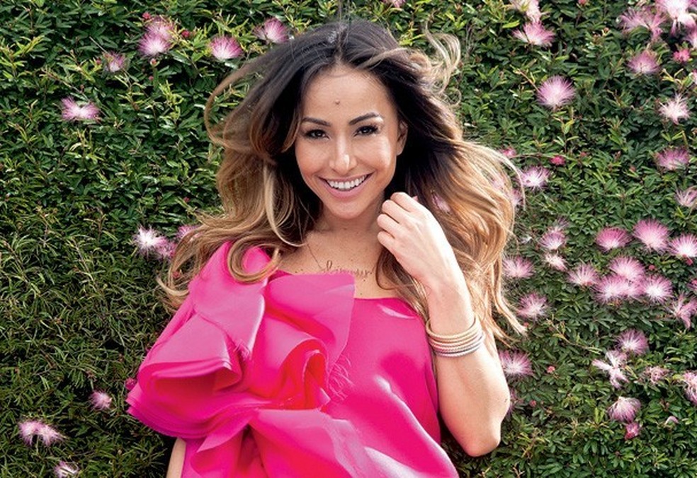 Sabrina Sato manda correio elegante para seu príncipe encantando