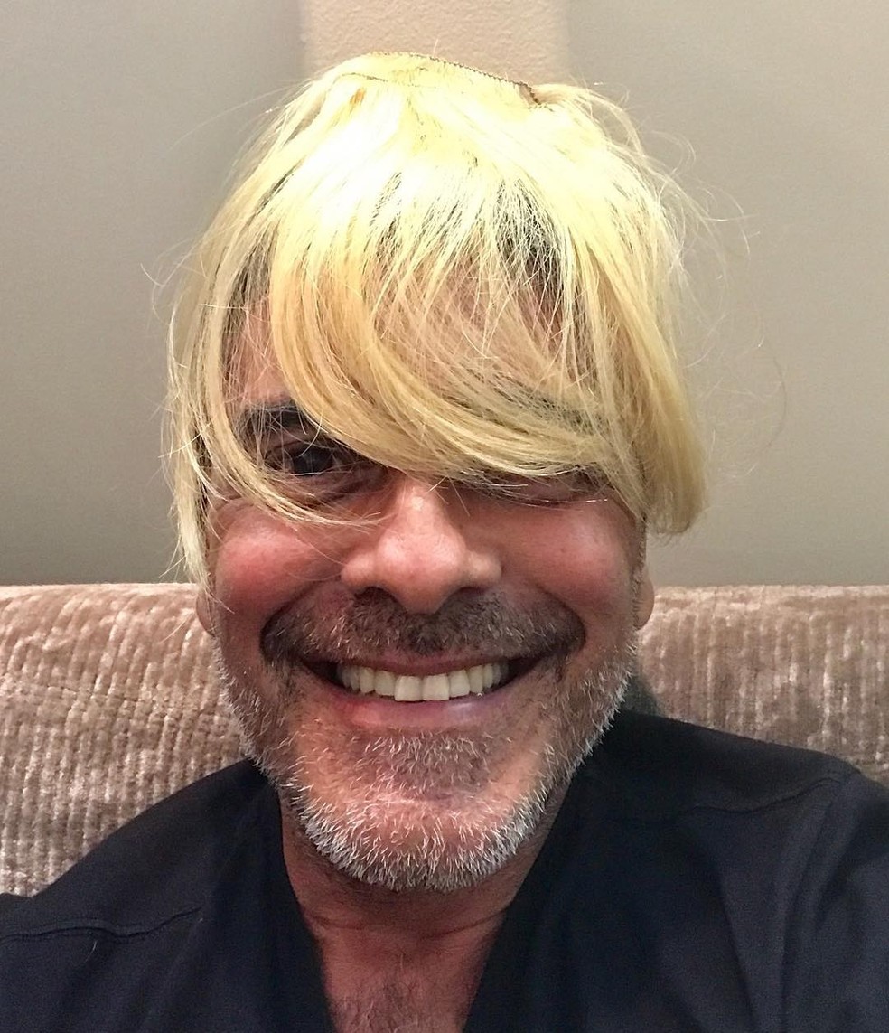 Junno Andrade posa com peruca loira e brinca: 'Xunno'